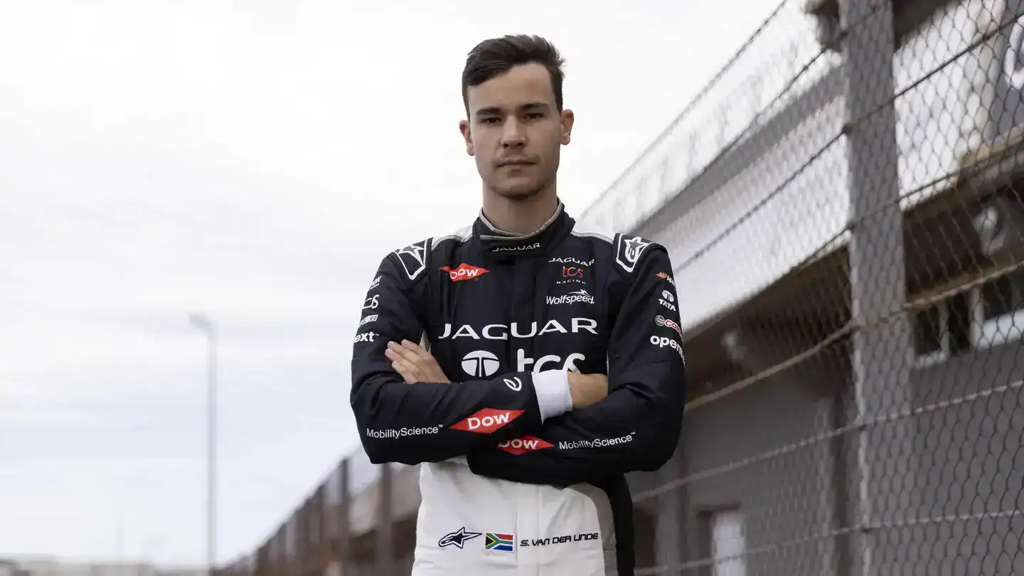 Sheldon van der Linde Net Worth 2025